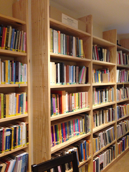 Buddhist Library – Golden Buddha Centre